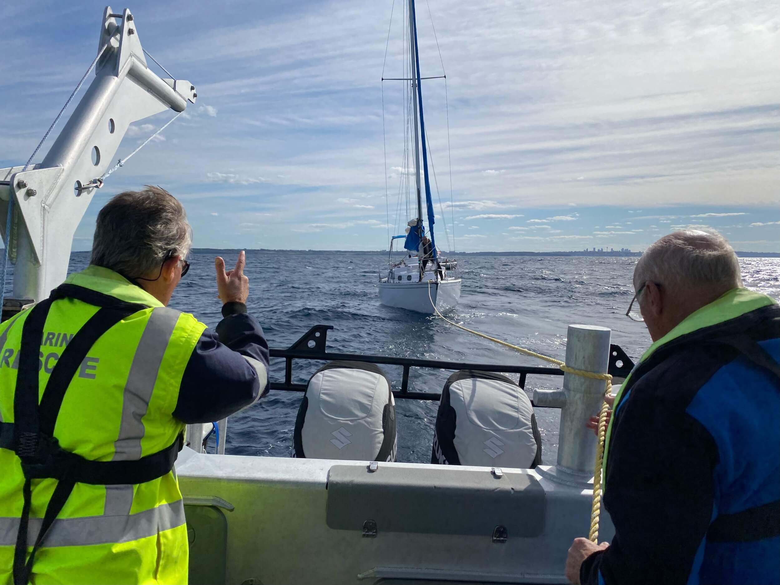Botany Port Hacking volunteers rescue sailors off Little Bay - Marine ...