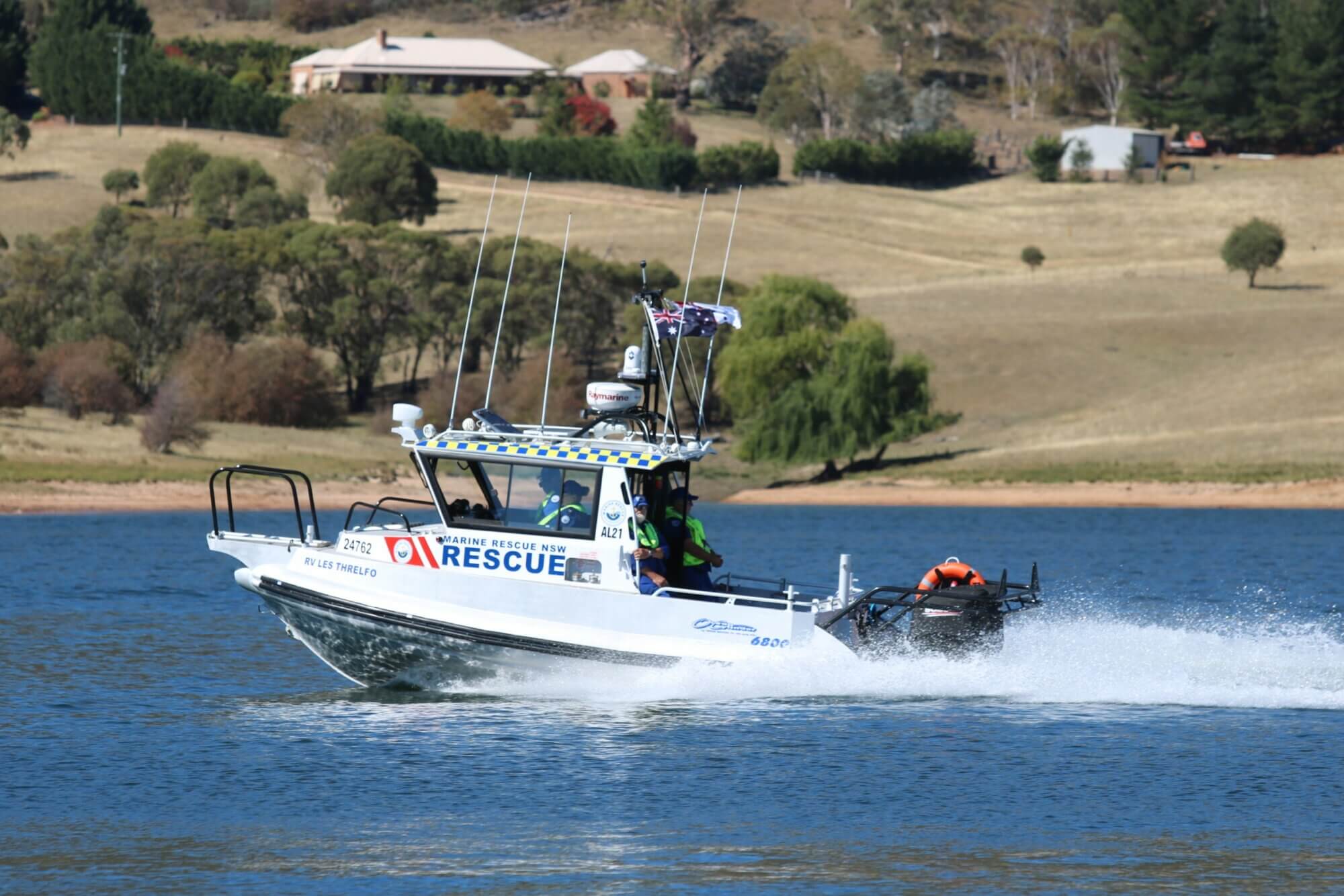 Marine Rescue NSW assists with search for missing boaters on Lake ...