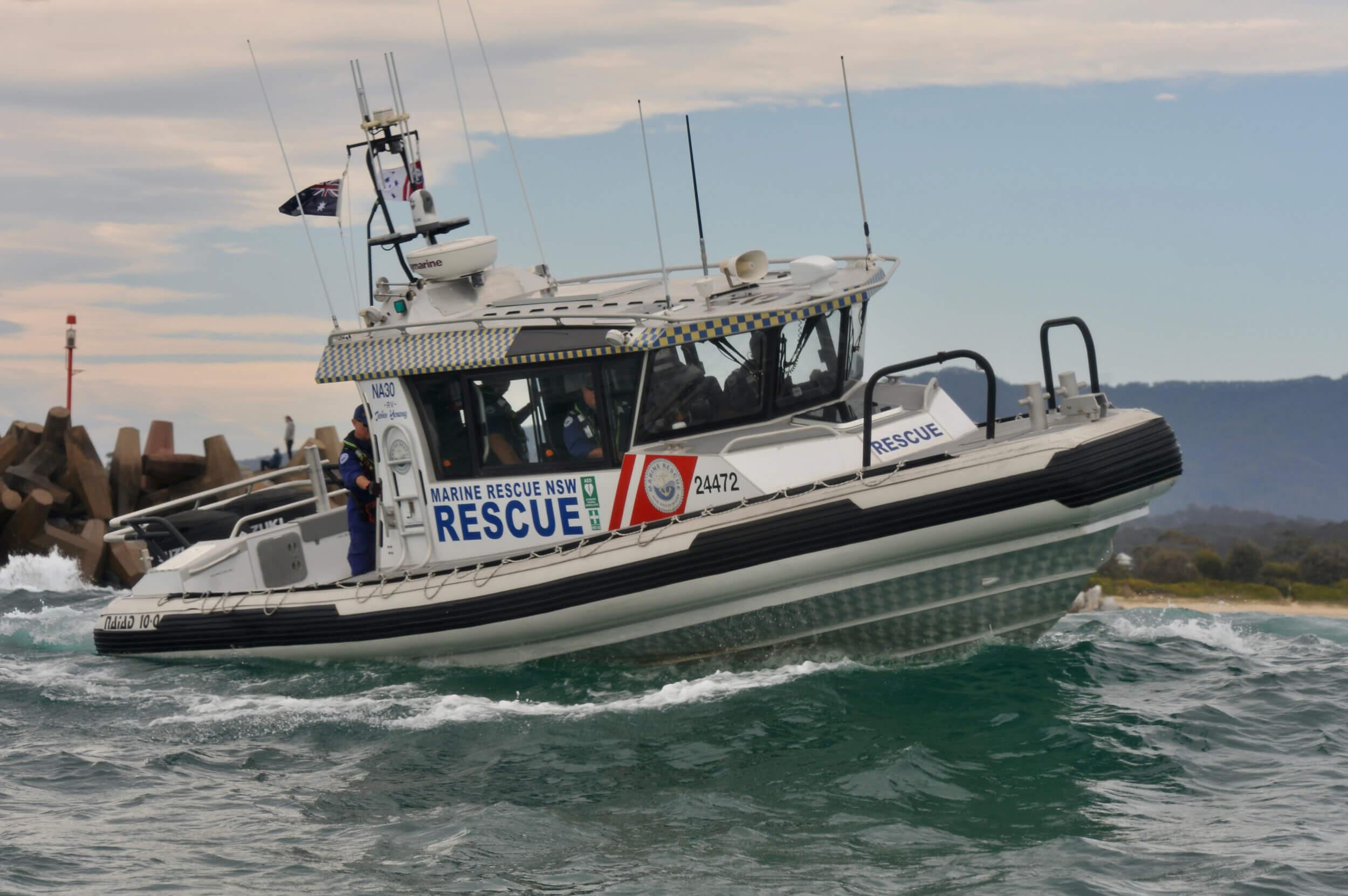 Marine Rescue NSW crews assist search after boat washes up on South ...
