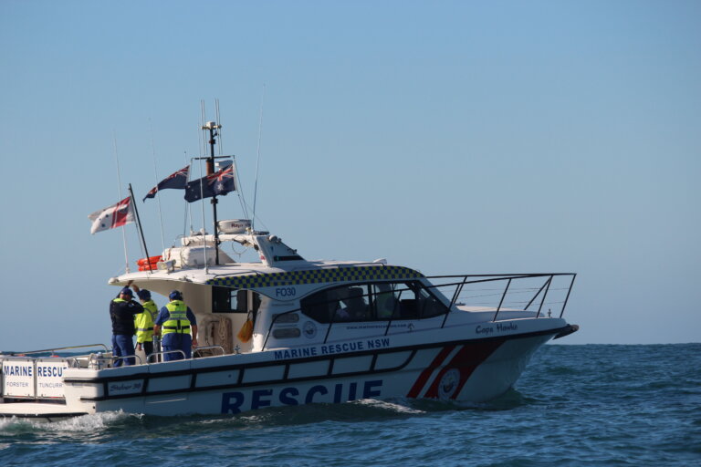 Marine Rescue Forster Tuncurry volunteers search for missing hang ...