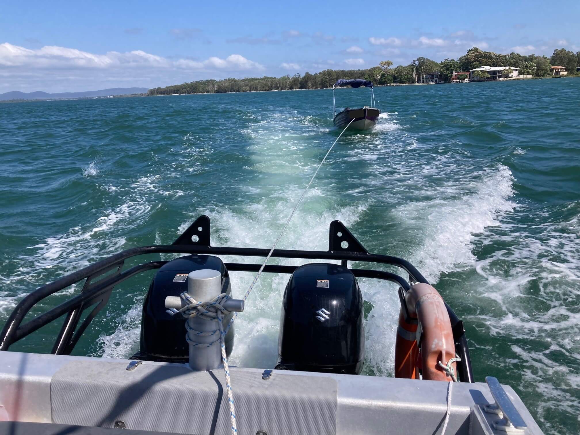 Marine Rescue Iluka Yamba crew rescue man from Clarence River after ...
